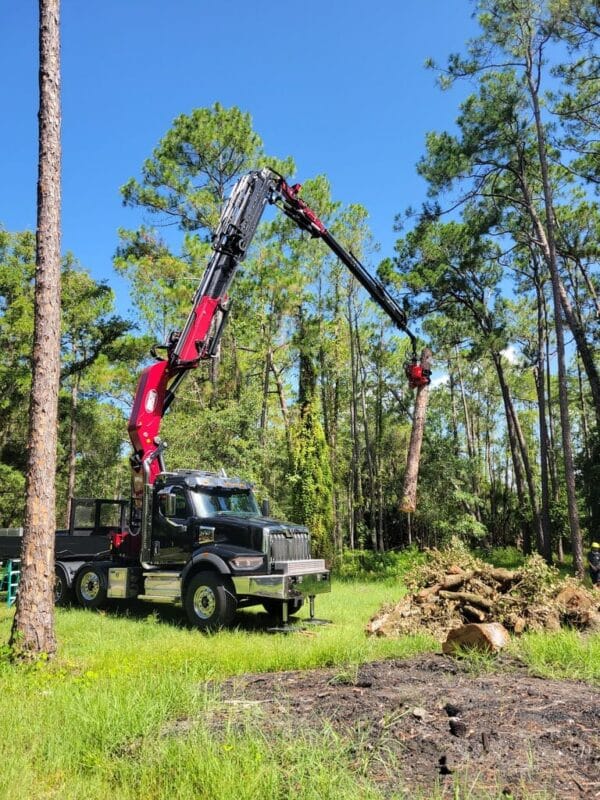 What is a Grapplesaw Truck? - GrapplesawTrucks.com
